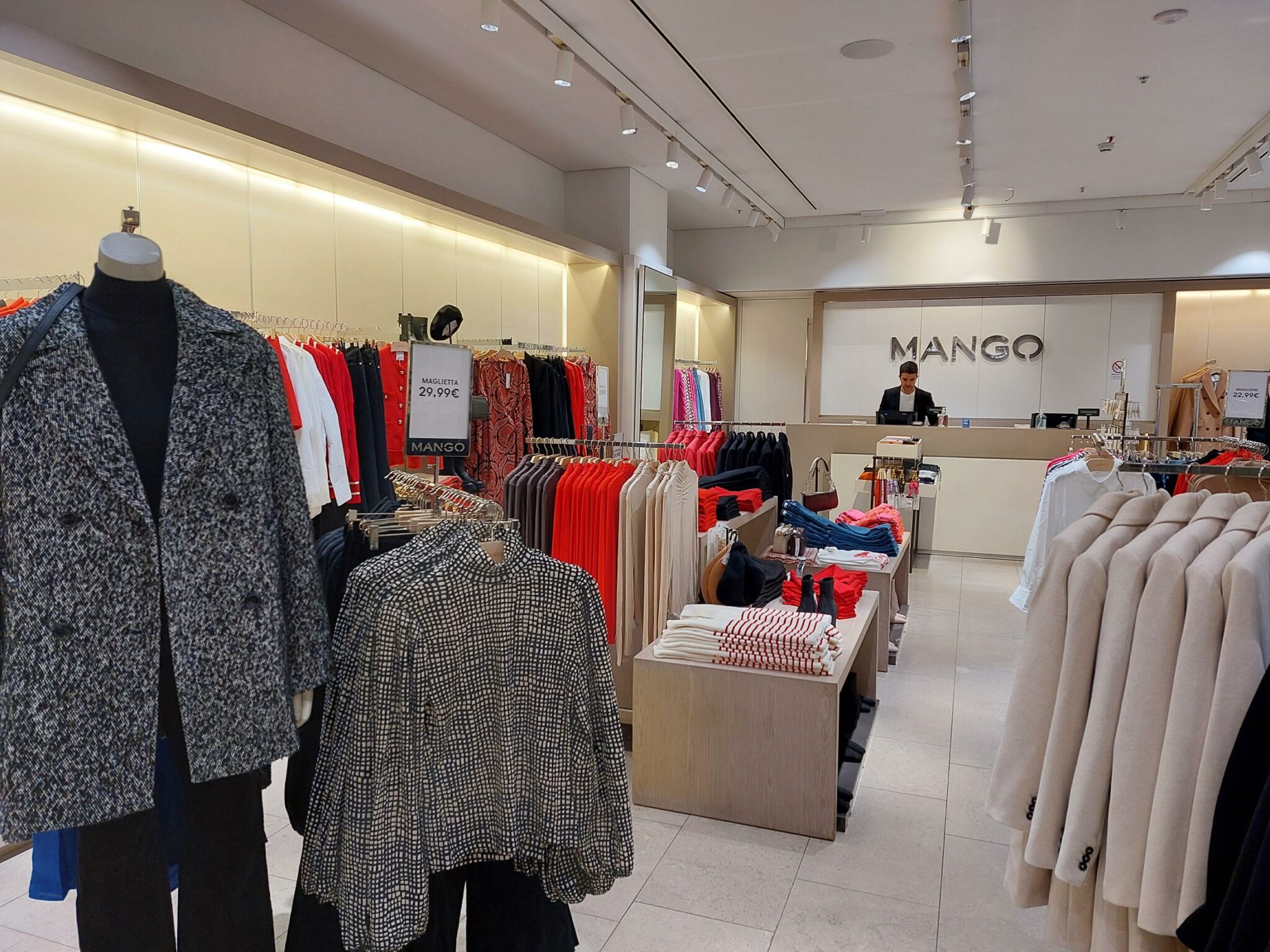 Mango crece en Italia con la absorción de siete tiendas en las ...