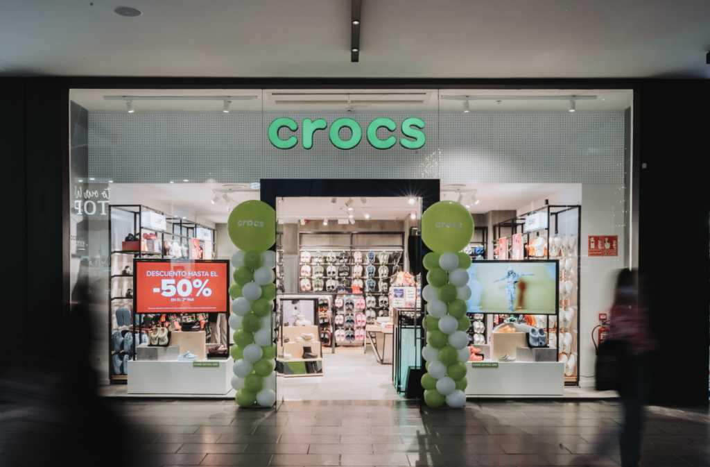 Crocs inaugura su primera tienda en Barcelona - Ediciones Sibila